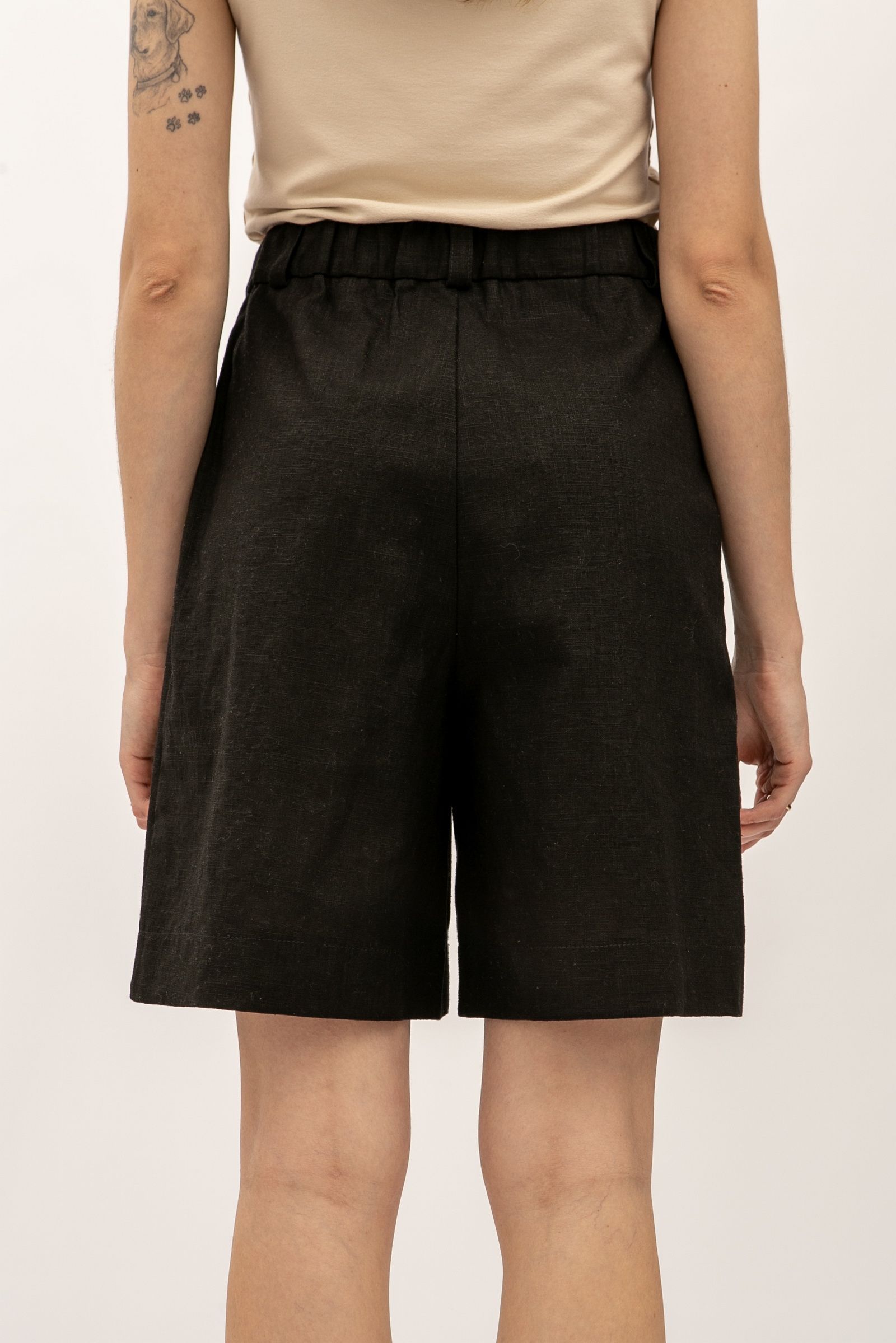 Класичні лляні шорти чорного кольору Ар'яс 10 - купити Жіночий одяг в ...