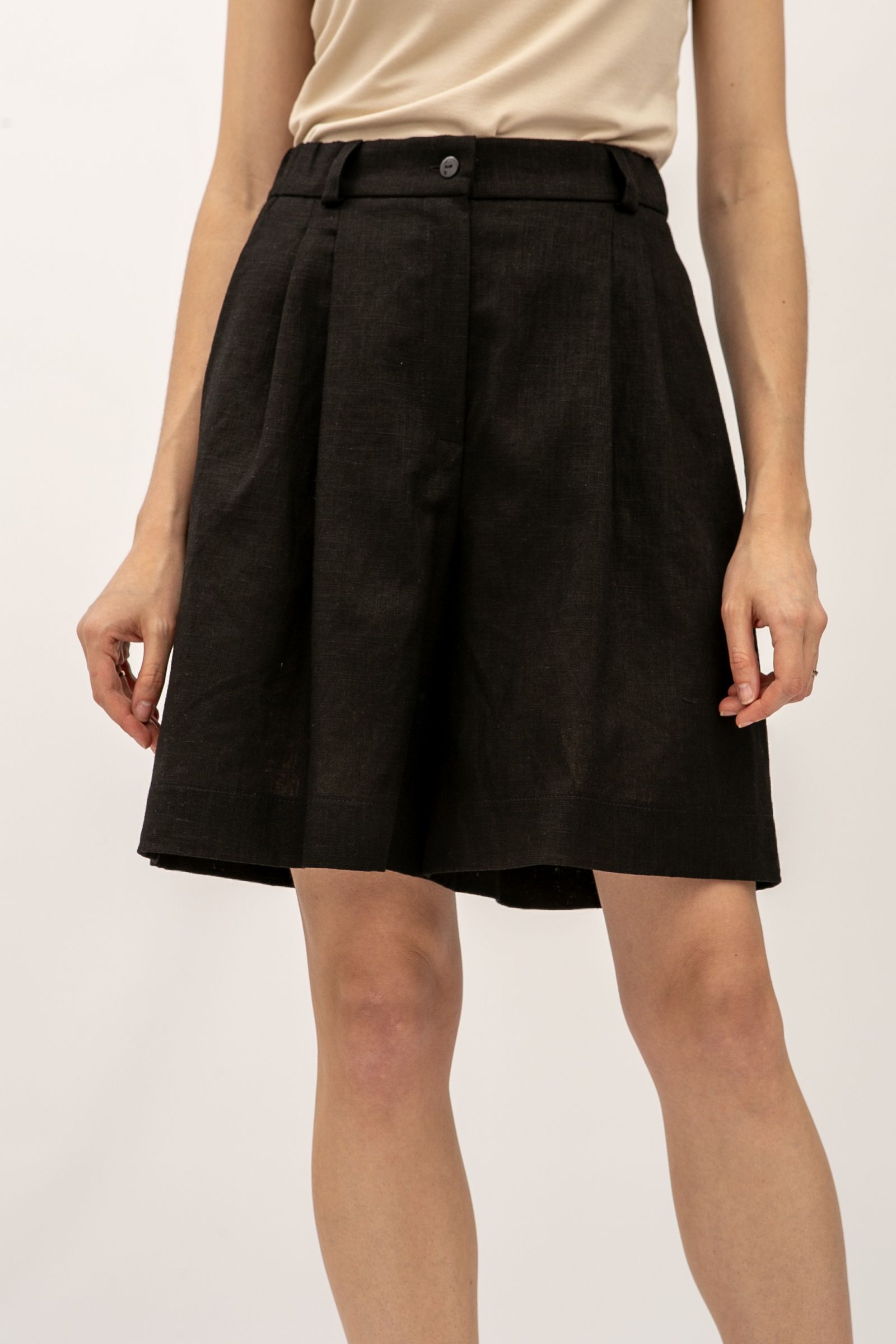 Класичні лляні шорти чорного кольору Ар'яс 10 - купити Жіночий одяг в ...