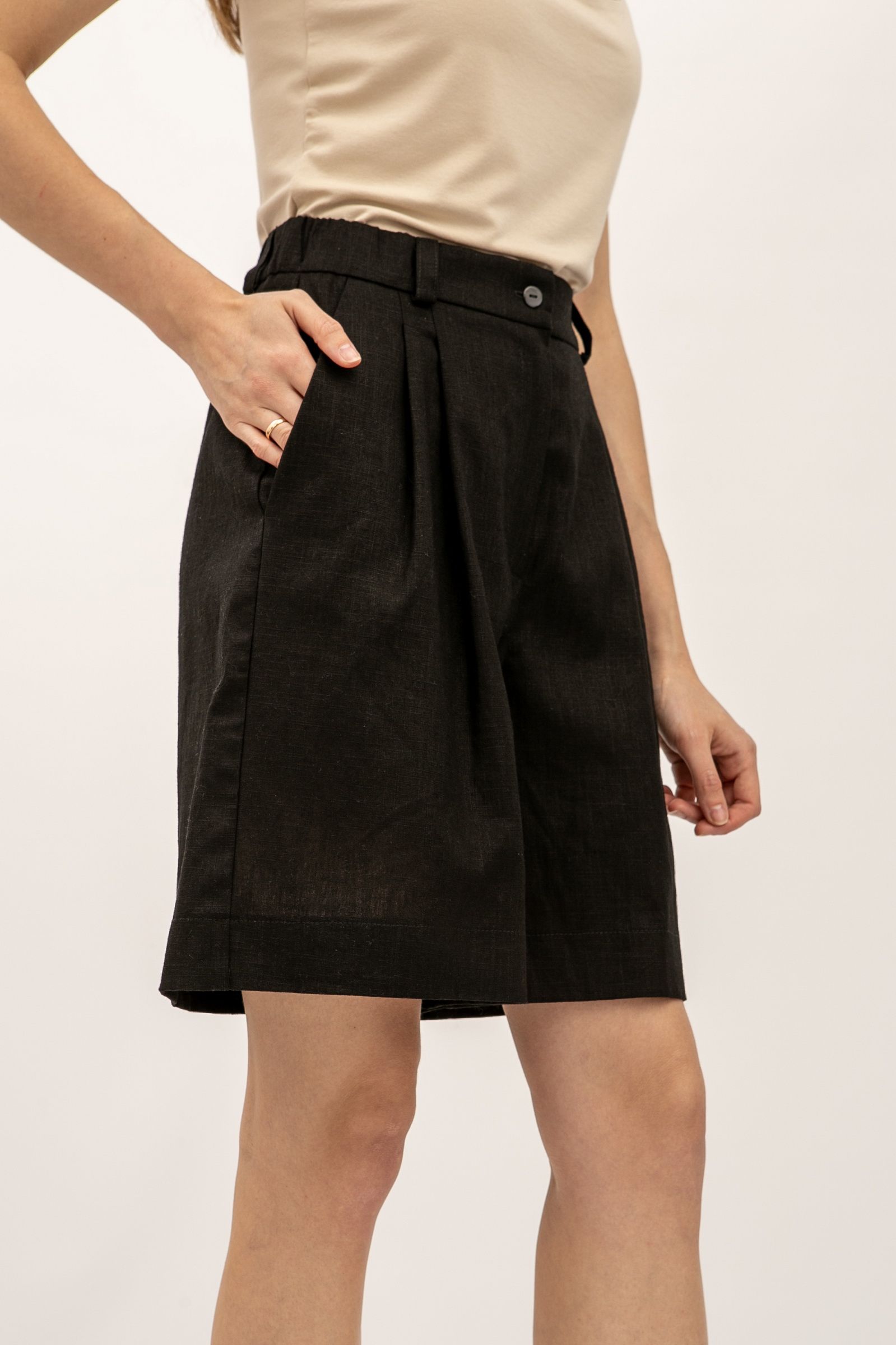 Класичні лляні шорти чорного кольору Ар'яс 10 - купити Жіночий одяг в ...